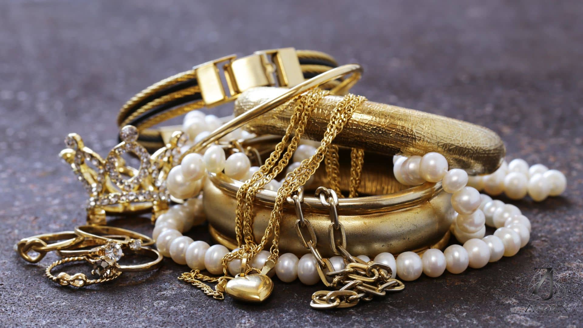 Buy used and second-hand gold in Mashhad - طلا و جواهری زرین.